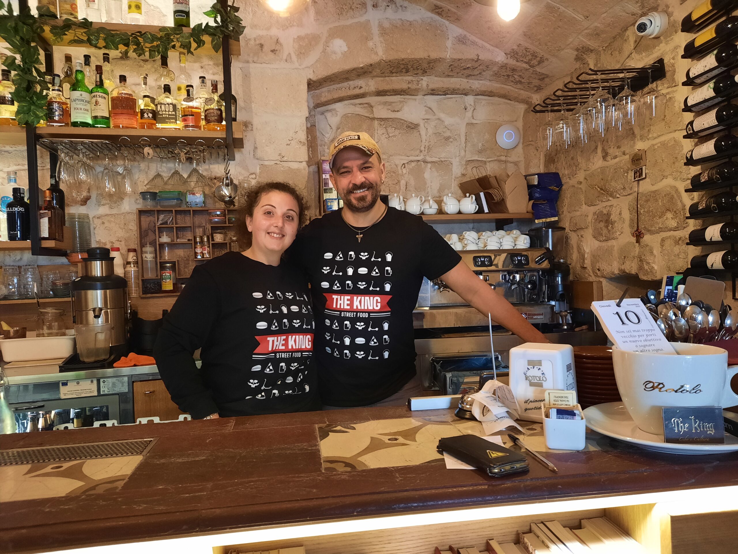 Monopoli. Vita, attività e protagonisti del centro storico. - Monopoli Tre Rose